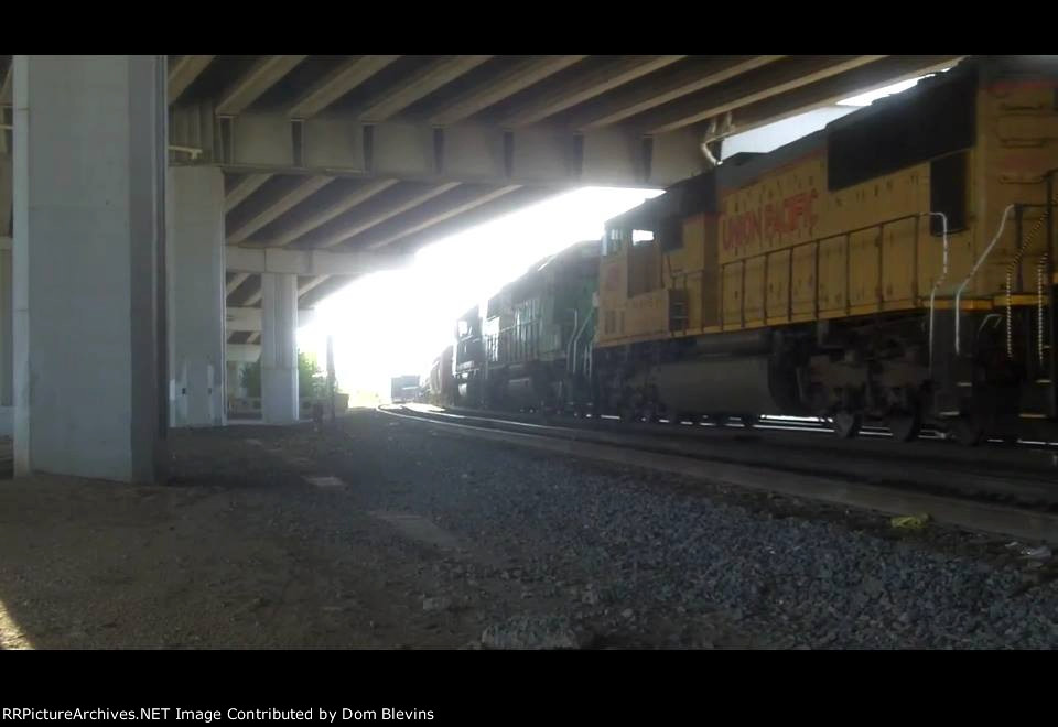 UP 4019 Trails on Manifest at Tower 55